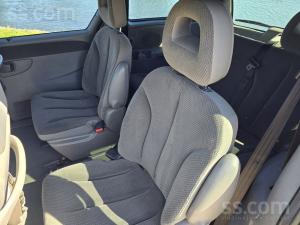 Melns Chrysler Voyager 2005 Liepāja, ar dzinēja tilpumu 2.80 L un nobraukumu 398 tūkst. km par 2500 €, foto 9 vietnē AUTOMOTO.COM.LV