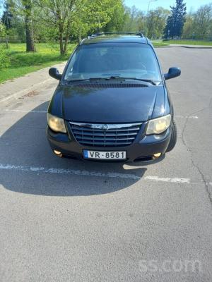 Black Chrysler Voyager 2005 in Riga, with an engine capacity of 2.80 L and mileage of 300 thousand km for 500 €, photo 4 on AUTOMOTO.COM.LV