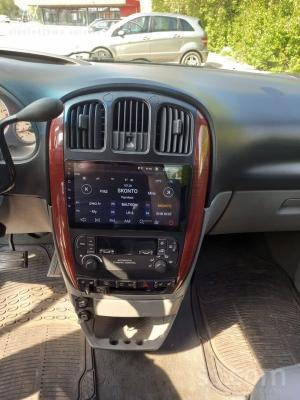 Black Chrysler Voyager 2005 in Riga, with an engine capacity of 2.80 L and mileage of 300 thousand km for 500 €, photo 5 on AUTOMOTO.COM.LV