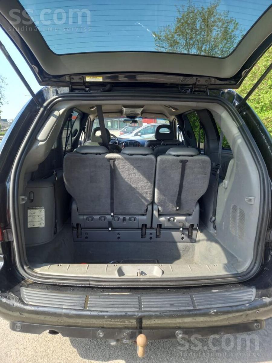 Black Chrysler Voyager 2005 in Riga, with an engine capacity of 2.80 L and mileage of 300 thousand km for 500 €, photo 9 on AUTOMOTO.COM.LV