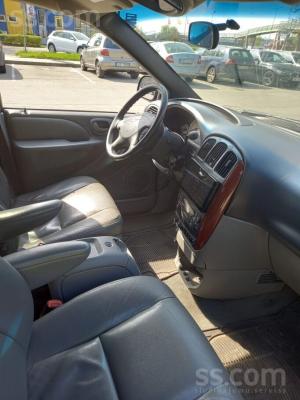 Black Chrysler Voyager 2005 in Riga, with an engine capacity of 2.80 L and mileage of 300 thousand km for 500 €, photo 10 on AUTOMOTO.COM.LV