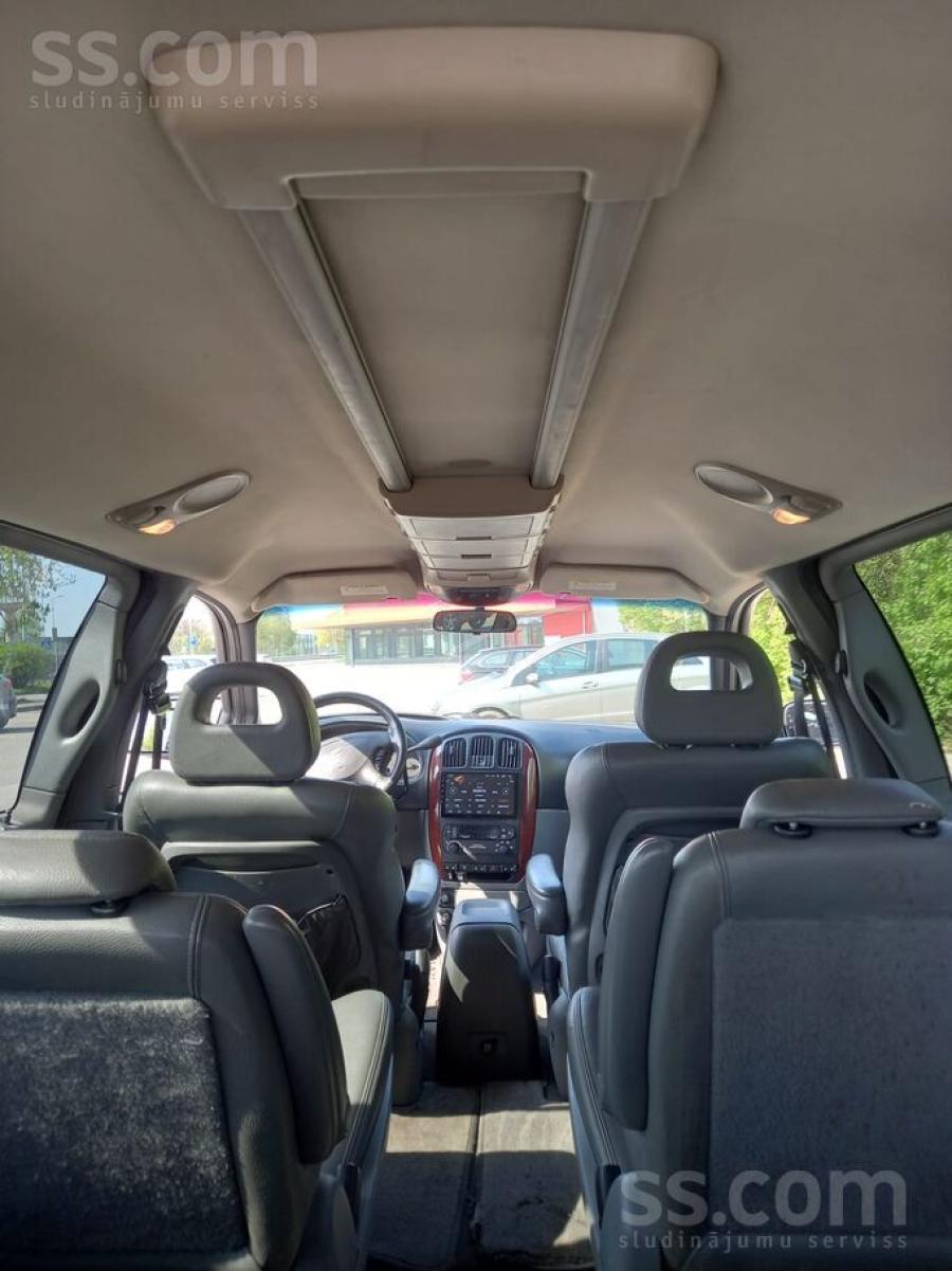 Black Chrysler Voyager 2005 in Riga, with an engine capacity of 2.80 L and mileage of 300 thousand km for 500 €, photo 11 on AUTOMOTO.COM.LV