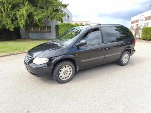 Black Chrysler Voyager 2005 in Panevezys, with an engine capacity of 2.43 L and mileage of 364 thousand km for 600 €, photo  on AUTOMOTO.COM.LV