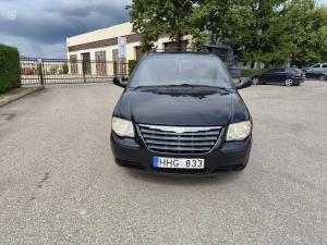 Black Chrysler Voyager 2005 in Panevezys, with an engine capacity of 2.43 L and mileage of 364 thousand km for 600 €, photo 3 on AUTOMOTO.COM.LV