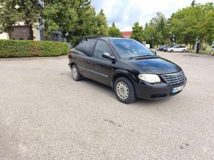 Black Chrysler Voyager 2005 in Panevezys, with an engine capacity of 2.43 L and mileage of 364 thousand km for 600 €, photo 4 on AUTOMOTO.COM.LV