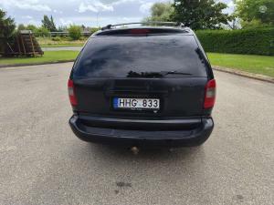 Black Chrysler Voyager 2005 in Panevezys, with an engine capacity of 2.43 L and mileage of 364 thousand km for 600 €, photo 6 on AUTOMOTO.COM.LV