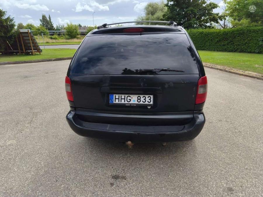 Black Chrysler Voyager 2005 in Panevezys, with an engine capacity of 2.43 L and mileage of 364 thousand km for 600 €, photo 6 on AUTOMOTO.COM.LV