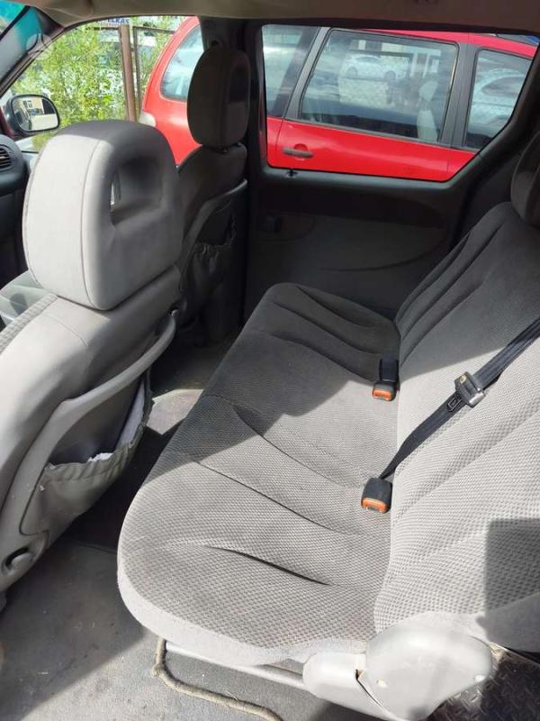 Black Chrysler Voyager 2005 in Panevezys, with an engine capacity of 2.43 L and mileage of 364 thousand km for 600 €, photo 7 on AUTOMOTO.COM.LV
