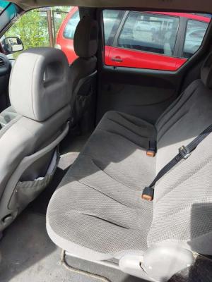 Black Chrysler Voyager 2005 in Panevezys, with an engine capacity of 2.43 L and mileage of 364 thousand km for 600 €, photo 8 on AUTOMOTO.COM.LV