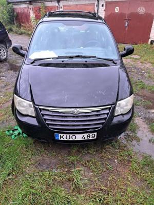 Black Chrysler Voyager 2005 in Marijampole, with an engine capacity of 2.50 L and mileage of 273 thousand km for 699 €, photo 4 on AUTOMOTO.COM.LV