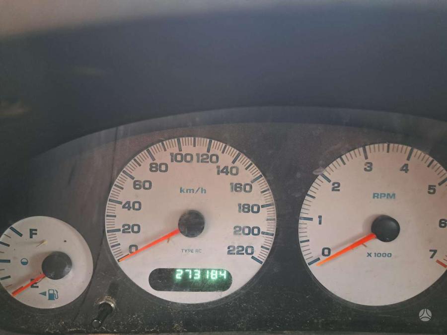 Black Chrysler Voyager 2005 in Marijampole, with an engine capacity of 2.50 L and mileage of 273 thousand km for 699 €, photo 5 on AUTOMOTO.COM.LV