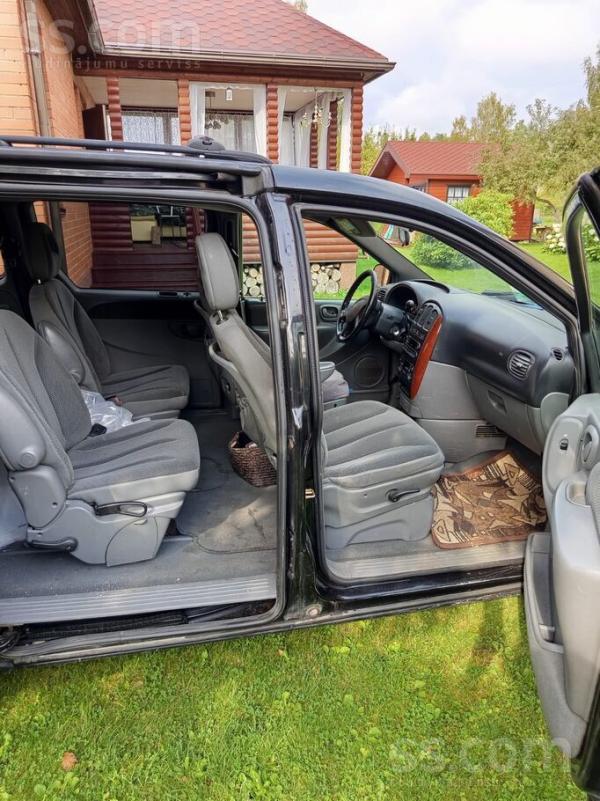 Melns Chrysler Voyager 2006 Rīga, ar dzinēja tilpumu 2.80 L un nobraukumu 280 tūkst. km par 700 €, foto 3 vietnē AUTOMOTO.COM.LV