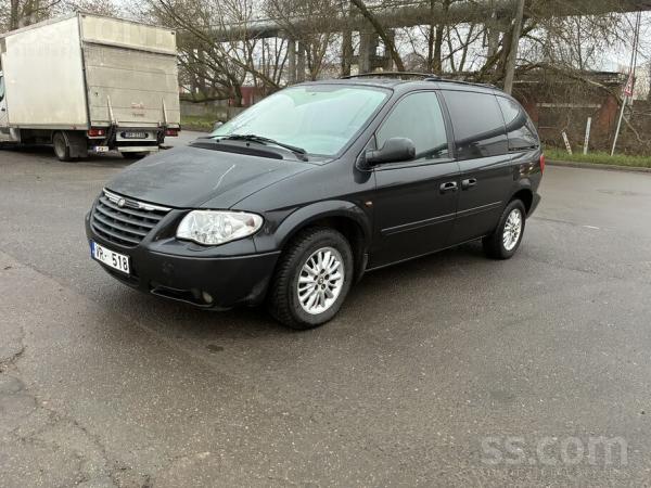 Black Chrysler Voyager 2006 in Riga, with an engine capacity of 2.80 L and mileage of 286 thousand km for 1600 €, photo 2 on AUTOMOTO.COM.LV