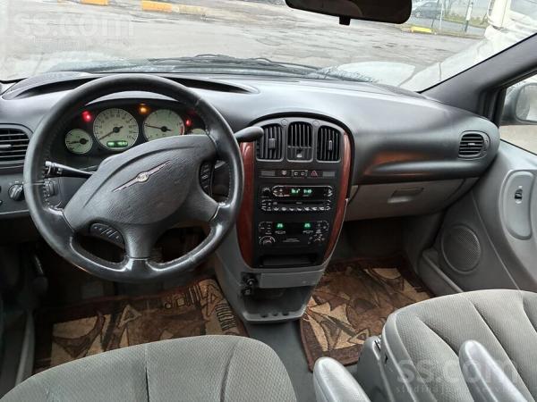 Black Chrysler Voyager 2006 in Riga, with an engine capacity of 2.80 L and mileage of 286 thousand km for 1600 €, photo 3 on AUTOMOTO.COM.LV
