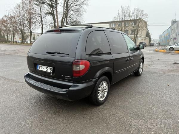 Black Chrysler Voyager 2006 in Riga, with an engine capacity of 2.80 L and mileage of 286 thousand km for 1600 €, photo 6 on AUTOMOTO.COM.LV