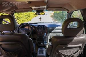 Black Chrysler Voyager 2006 in Liepaja, with an engine capacity of 2.50 L and mileage of 427 thousand km for 2800 €, photo  on AUTOMOTO.COM.LV