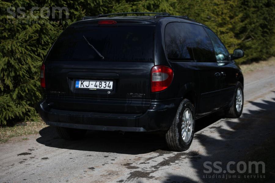 Melns Chrysler Voyager 2006 Liepāja, ar dzinēja tilpumu 2.50 L un nobraukumu 427 tūkst. km par 2800 €, foto 3 vietnē AUTOMOTO.COM.LV