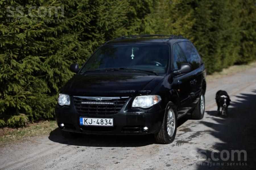Melns Chrysler Voyager 2006 Liepāja, ar dzinēja tilpumu 2.50 L un nobraukumu 427 tūkst. km par 2800 €, foto 4 vietnē AUTOMOTO.COM.LV