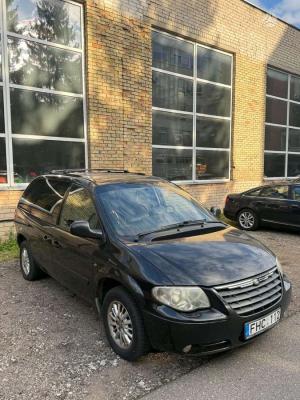 Melns Chrysler Voyager 2006 Viļņa, ar dzinēja tilpumu 2.78 L un nobraukumu 260 tūkst. km par 950 €, foto 3 vietnē AUTOMOTO.COM.LV