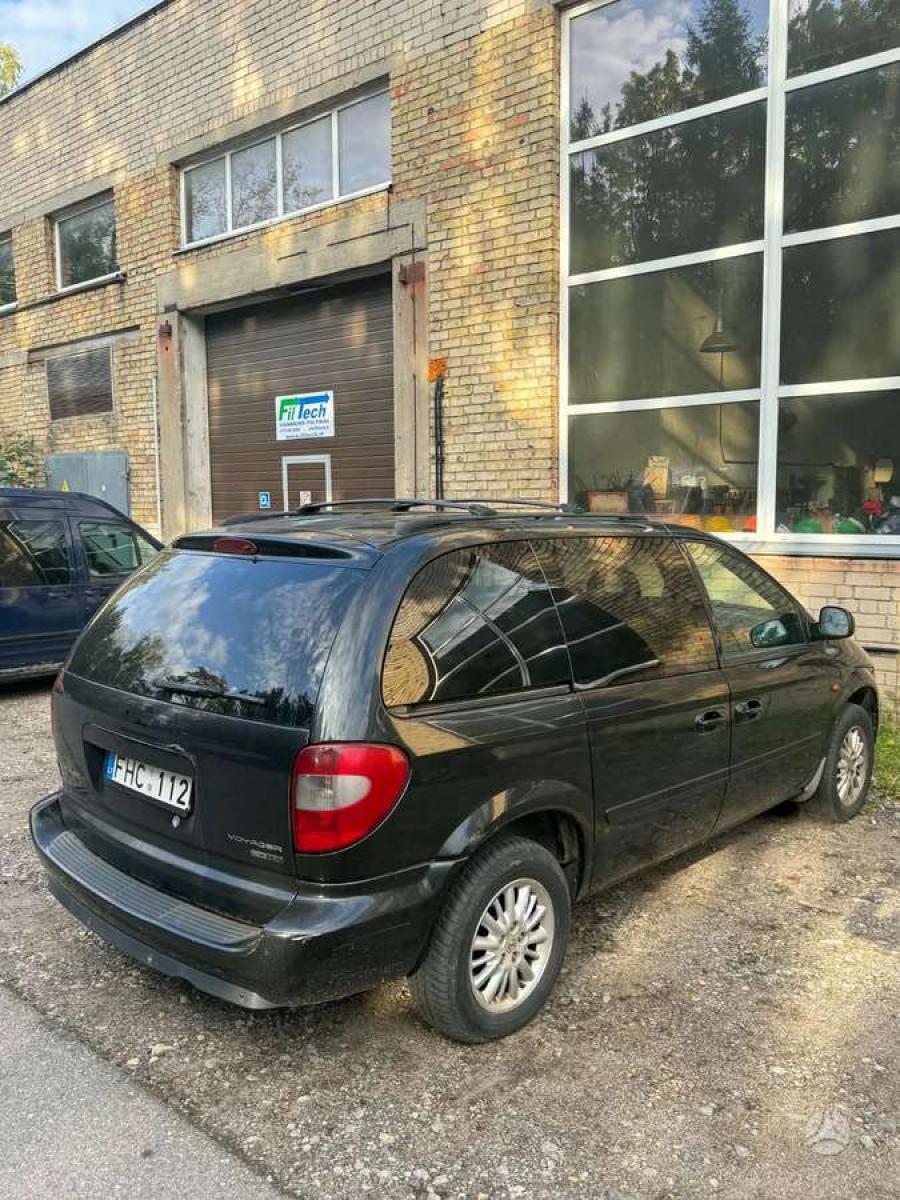 Melns Chrysler Voyager 2006 Viļņa, ar dzinēja tilpumu 2.78 L un nobraukumu 260 tūkst. km par 950 €, foto 4 vietnē AUTOMOTO.COM.LV
