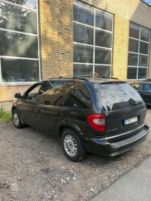 Melns Chrysler Voyager 2006 Viļņa, ar dzinēja tilpumu 2.78 L un nobraukumu 260 tūkst. km par 950 €, foto 5 vietnē AUTOMOTO.COM.LV