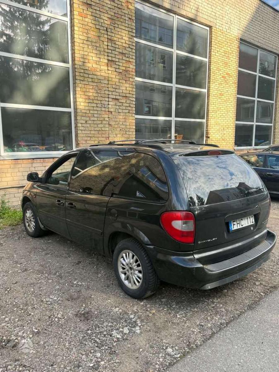 Melns Chrysler Voyager 2006 Viļņa, ar dzinēja tilpumu 2.78 L un nobraukumu 260 tūkst. km par 950 €, foto 5 vietnē AUTOMOTO.COM.LV