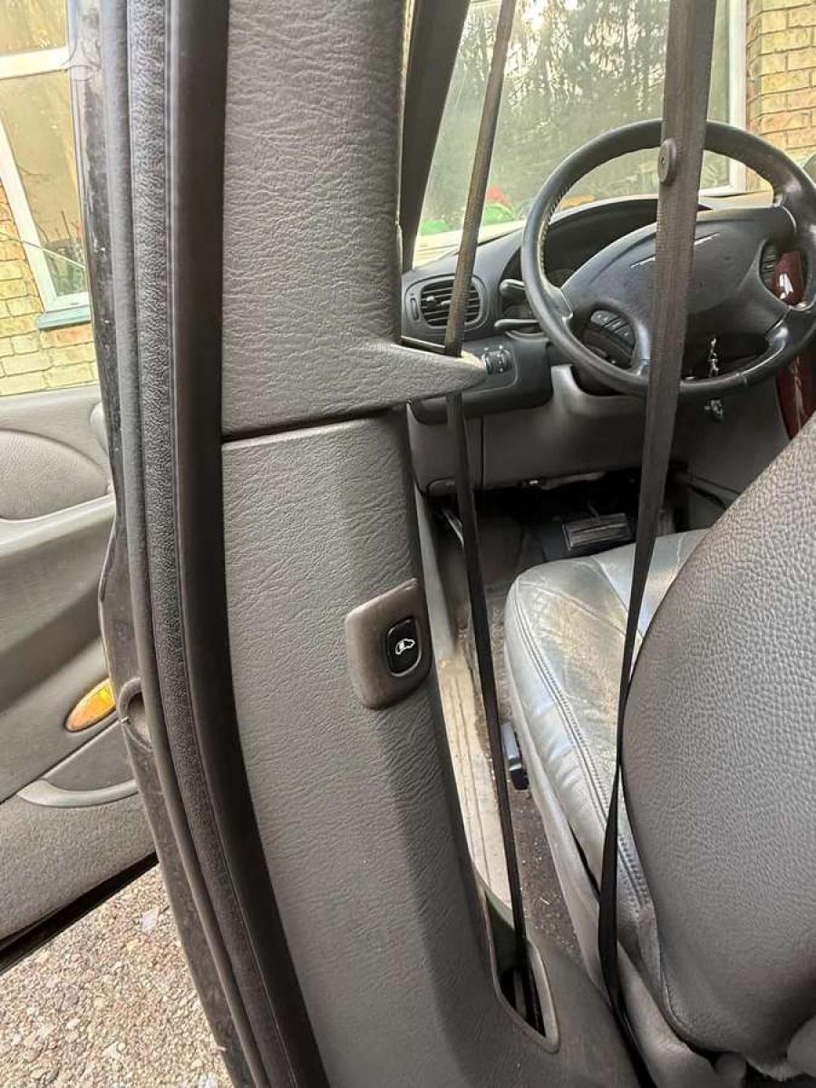 Melns Chrysler Voyager 2006 Viļņa, ar dzinēja tilpumu 2.78 L un nobraukumu 260 tūkst. km par 950 €, foto 9 vietnē AUTOMOTO.COM.LV