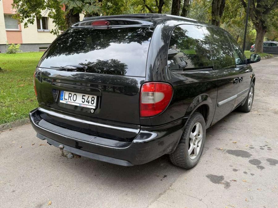 Black Chrysler Voyager 2006 in Vilnius, with an engine capacity of 0.00 L and mileage of 236 thousand km for 750 €, photo 5 on AUTOMOTO.COM.LV
