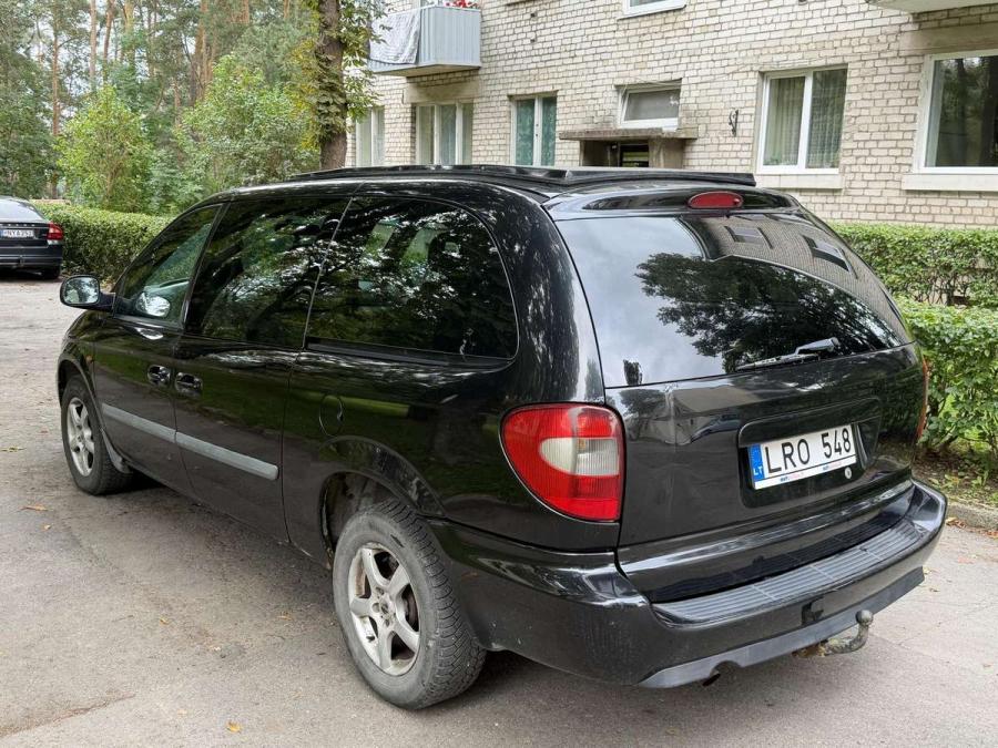 Black Chrysler Voyager 2006 in Vilnius, with an engine capacity of 0.00 L and mileage of 236 thousand km for 750 €, photo 7 on AUTOMOTO.COM.LV