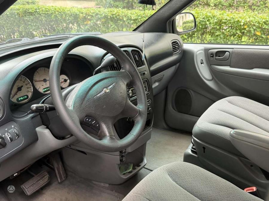 Black Chrysler Voyager 2006 in Vilnius, with an engine capacity of 0.00 L and mileage of 236 thousand km for 750 €, photo 10 on AUTOMOTO.COM.LV