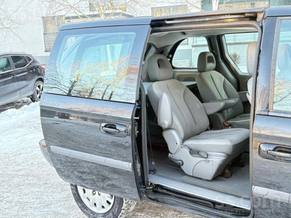 Melns Chrysler Voyager 2007 Rīga, ar dzinēja tilpumu 3.30 L un nobraukumu 310 tūkst. km par 2450 €, foto 9 vietnē AUTOMOTO.COM.LV