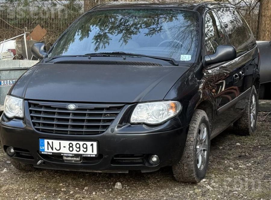 Black Chrysler Voyager 2007 in Jelgava, with an engine capacity of 2.80 L and mileage of 263 thousand km for 1000 €, photo 1 on AUTOMOTO.COM.LV