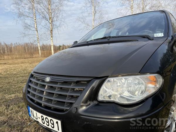 Black Chrysler Voyager 2007 in Jelgava, with an engine capacity of 2.80 L and mileage of 263 thousand km for 1000 €, photo 7 on AUTOMOTO.COM.LV