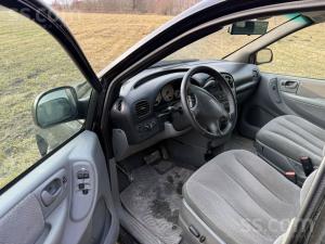 Black Chrysler Voyager 2007 in Jelgava, with an engine capacity of 2.80 L and mileage of 263 thousand km for 1000 €, photo 10 on AUTOMOTO.COM.LV