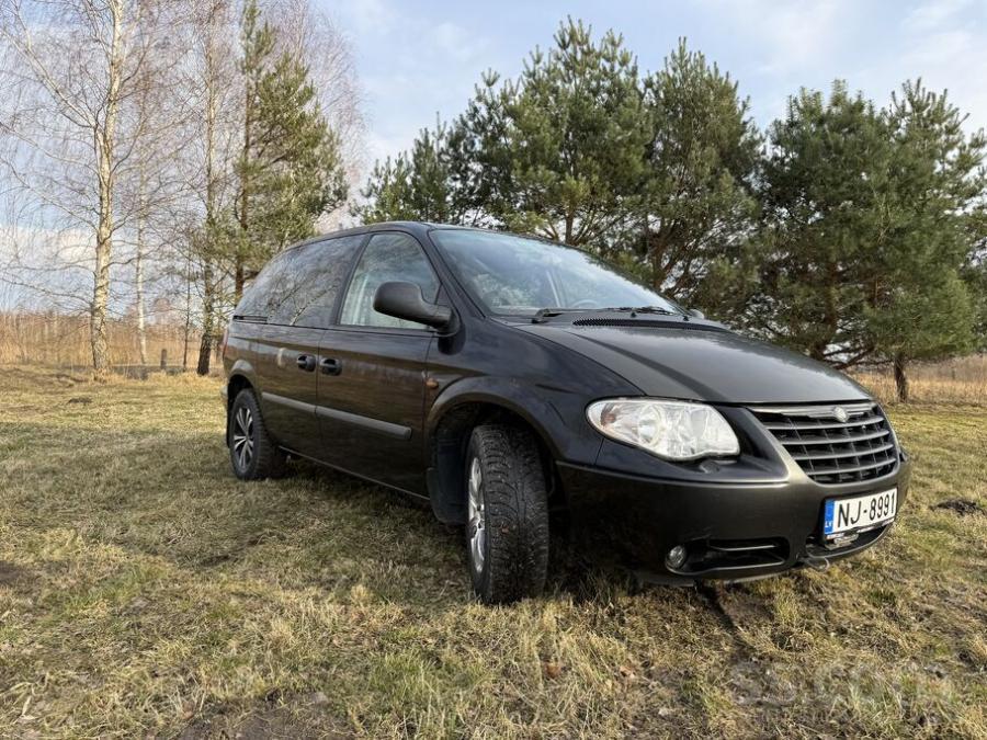 Melns Chrysler Voyager 2007 Jelgava, ar dzinēja tilpumu 2.80 L un nobraukumu 263 tūkst. km par 1000 €, foto 3 vietnē AUTOMOTO.COM.LV