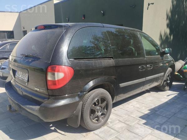 Black Chrysler Voyager 2007 in Riga, with an engine capacity of 2.80 L and mileage of 264 thousand km for 3350 €, photo 2 on AUTOMOTO.COM.LV