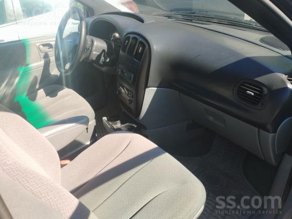 Black Chrysler Voyager 2007 in Riga, with an engine capacity of 2.80 L and mileage of 264 thousand km for 3350 €, photo 3 on AUTOMOTO.COM.LV