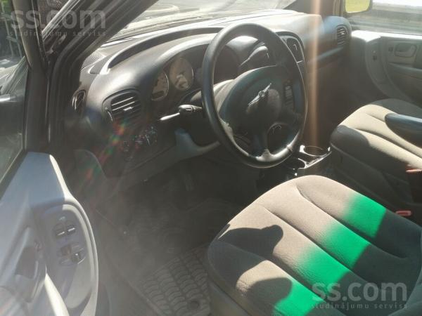 Black Chrysler Voyager 2007 in Riga, with an engine capacity of 2.80 L and mileage of 264 thousand km for 3350 €, photo 5 on AUTOMOTO.COM.LV