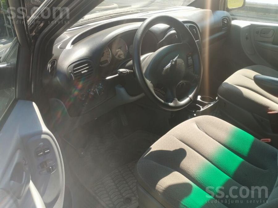 Black Chrysler Voyager 2007 in Riga, with an engine capacity of 2.80 L and mileage of 264 thousand km for 3350 €, photo 6 on AUTOMOTO.COM.LV