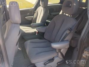 Black Chrysler Voyager 2007 in Riga, with an engine capacity of 2.80 L and mileage of 264 thousand km for 3350 €, photo 7 on AUTOMOTO.COM.LV