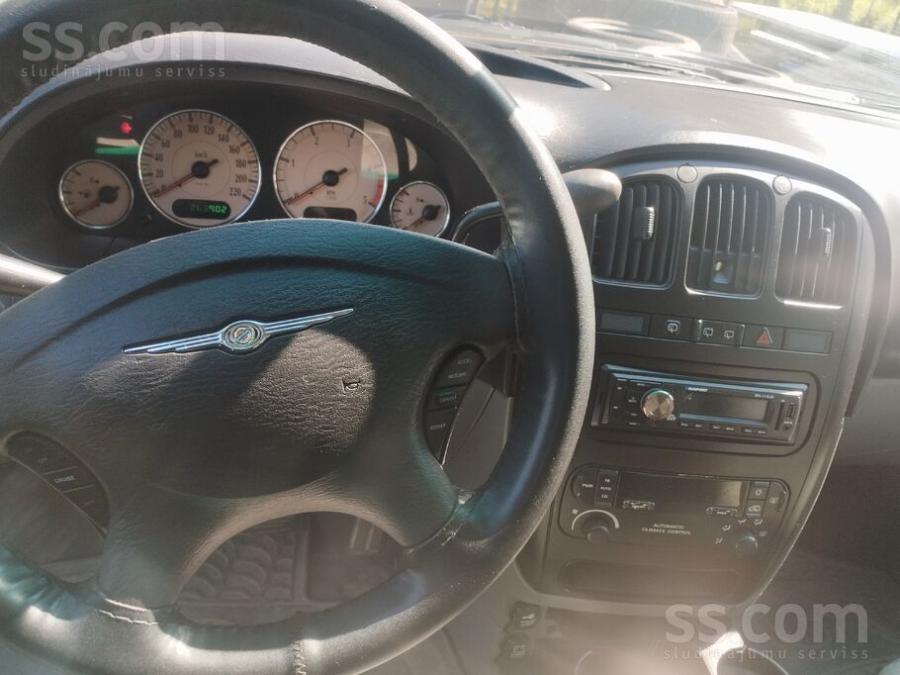 Black Chrysler Voyager 2007 in Riga, with an engine capacity of 2.80 L and mileage of 264 thousand km for 3350 €, photo 9 on AUTOMOTO.COM.LV