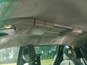 Black Chrysler Voyager 2007 in Riga, with an engine capacity of 2.80 L and mileage of 264 thousand km for 3350 €, photo 10 on AUTOMOTO.COM.LV