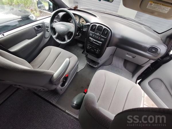 Black Chrysler Voyager 2007 in Riga, with an engine capacity of 2.80 L and mileage of 264 thousand km for 2950 €, photo 6 on AUTOMOTO.COM.LV