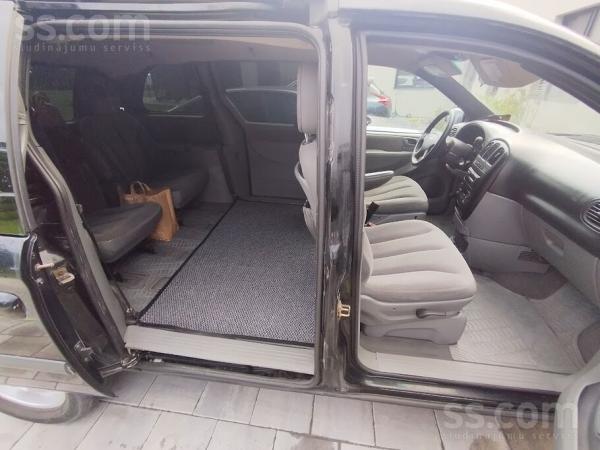 Black Chrysler Voyager 2007 in Riga, with an engine capacity of 2.80 L and mileage of 264 thousand km for 2950 €, photo 9 on AUTOMOTO.COM.LV