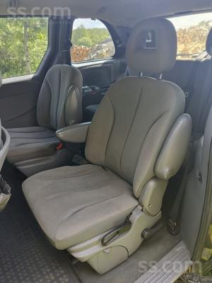 Melns Chrysler Voyager 2007 Rēzekne, ar dzinēja tilpumu 2.50 L un nobraukumu 354 tūkst. km par 2000 €, foto 4 vietnē AUTOMOTO.COM.LV