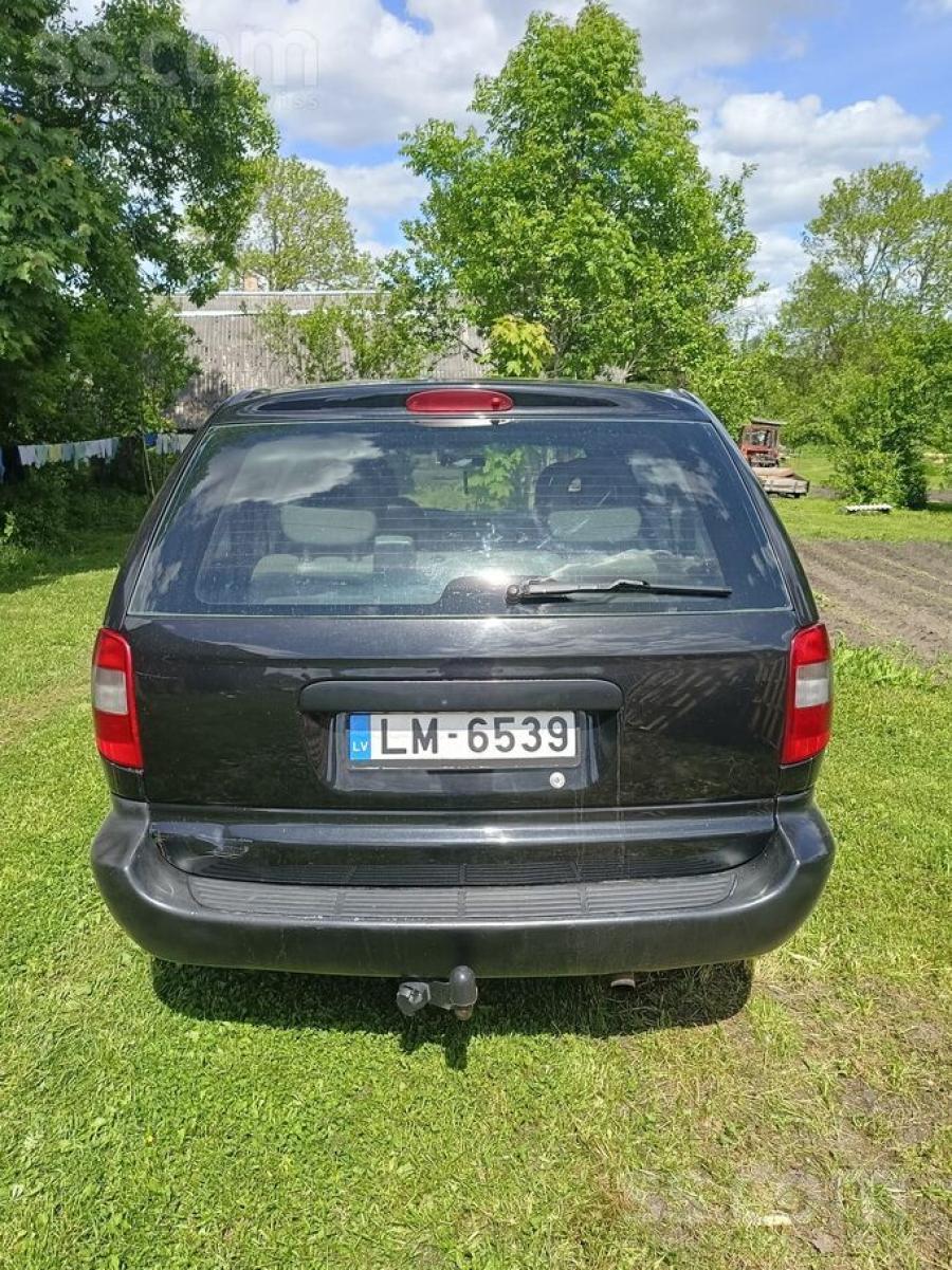 Melns Chrysler Voyager 2007 Rēzekne, ar dzinēja tilpumu 2.50 L un nobraukumu 354 tūkst. km par 2000 €, foto 5 vietnē AUTOMOTO.COM.LV