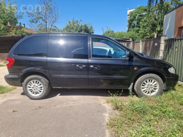 Black Chrysler Voyager 2007 in Riga, with an engine capacity of 2.80 L and mileage of 253 thousand km for 1500 €, photo 2 on AUTOMOTO.COM.LV