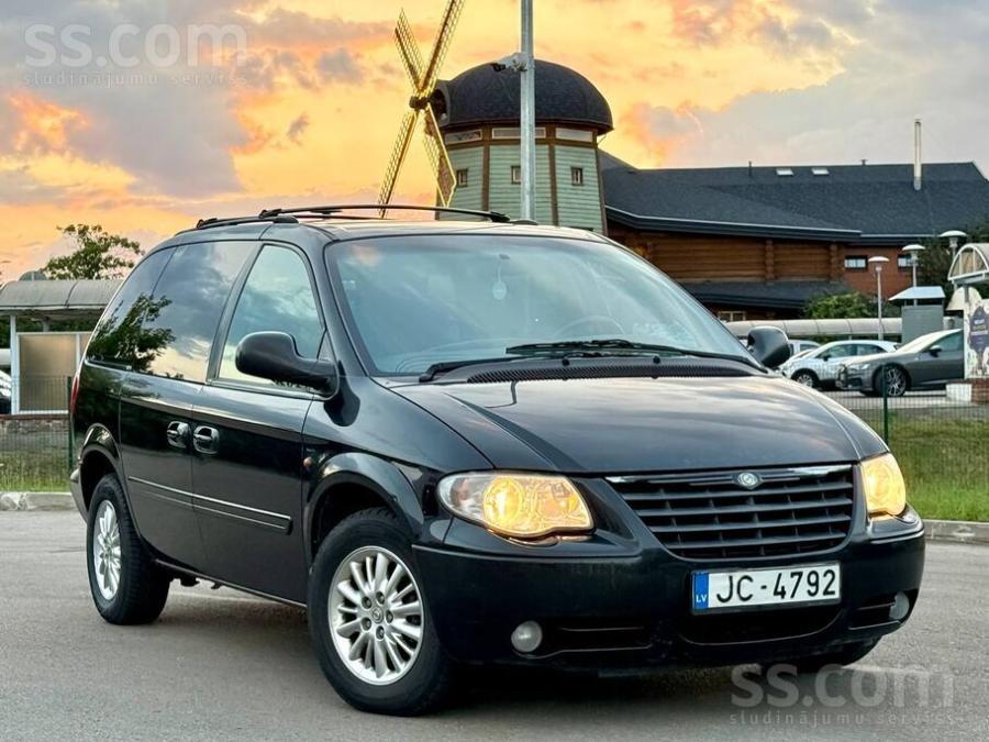 Черный Крайслер Вояджер 2007 в Рига, объемом двигателя 2.80 л и пробегом 253 тыс. км за 1600 €, фото 1 на AUTOMOTO.COM.LV