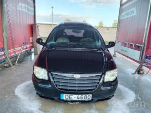 Black Chrysler Voyager 2007 in Rezekne, with an engine capacity of 2.80 L and mileage of 388 thousand km for 2700 €, photo 1 on AUTOMOTO.COM.LV
