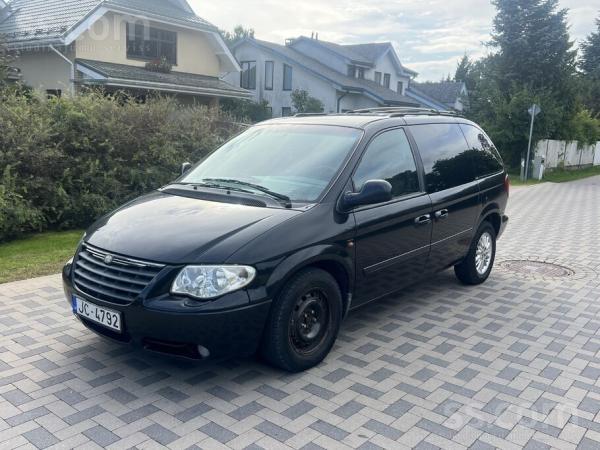 Chrysler Voyager 2007 in Riga on AUTOMOTO.COM.LV Black Chrysler Voyager 2007 in Riga, with an engine capacity of 2.80 L and mileage of 257 thousand km for 1299 €, photo 3 on AUTOMOTO.COM.LV